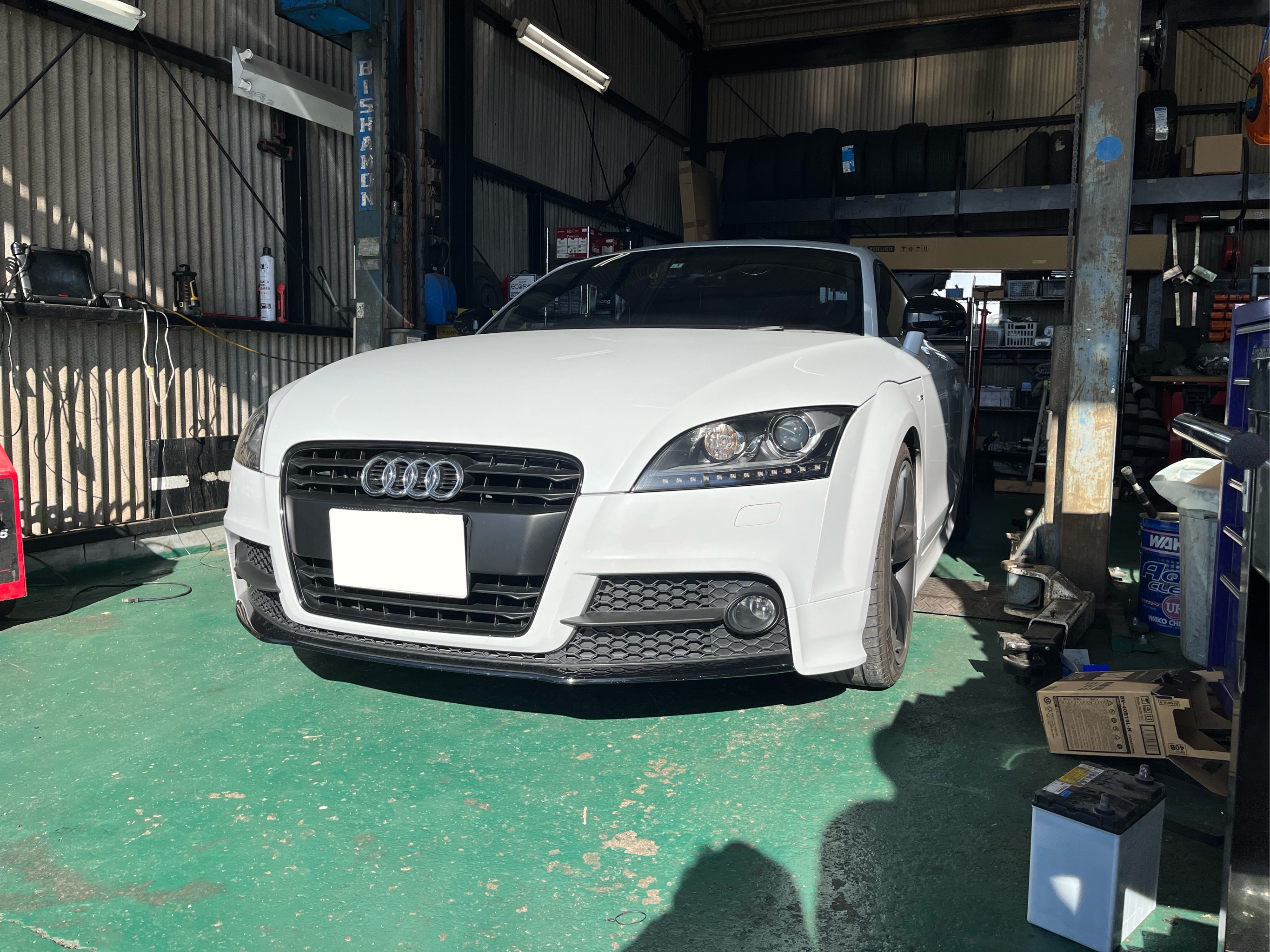 （株）SHOEI GROUP CARSOL（整備・修理） - アウディTTクーペ【型式：ABA-8JCDA H27年式 84,121㎞】オートウェイ様からの19インチタイヤお持ち込みにて交換 ...